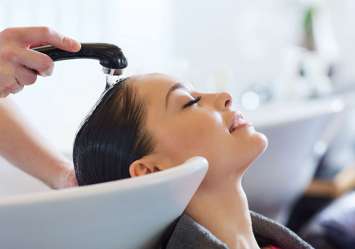 Haare beim Friseur bei Cut & Go GmbH färben lassen